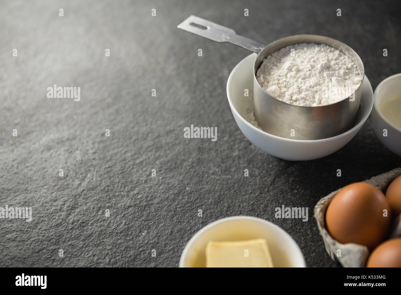 Measuring cup flour hi-res stock photography and images - Alamy