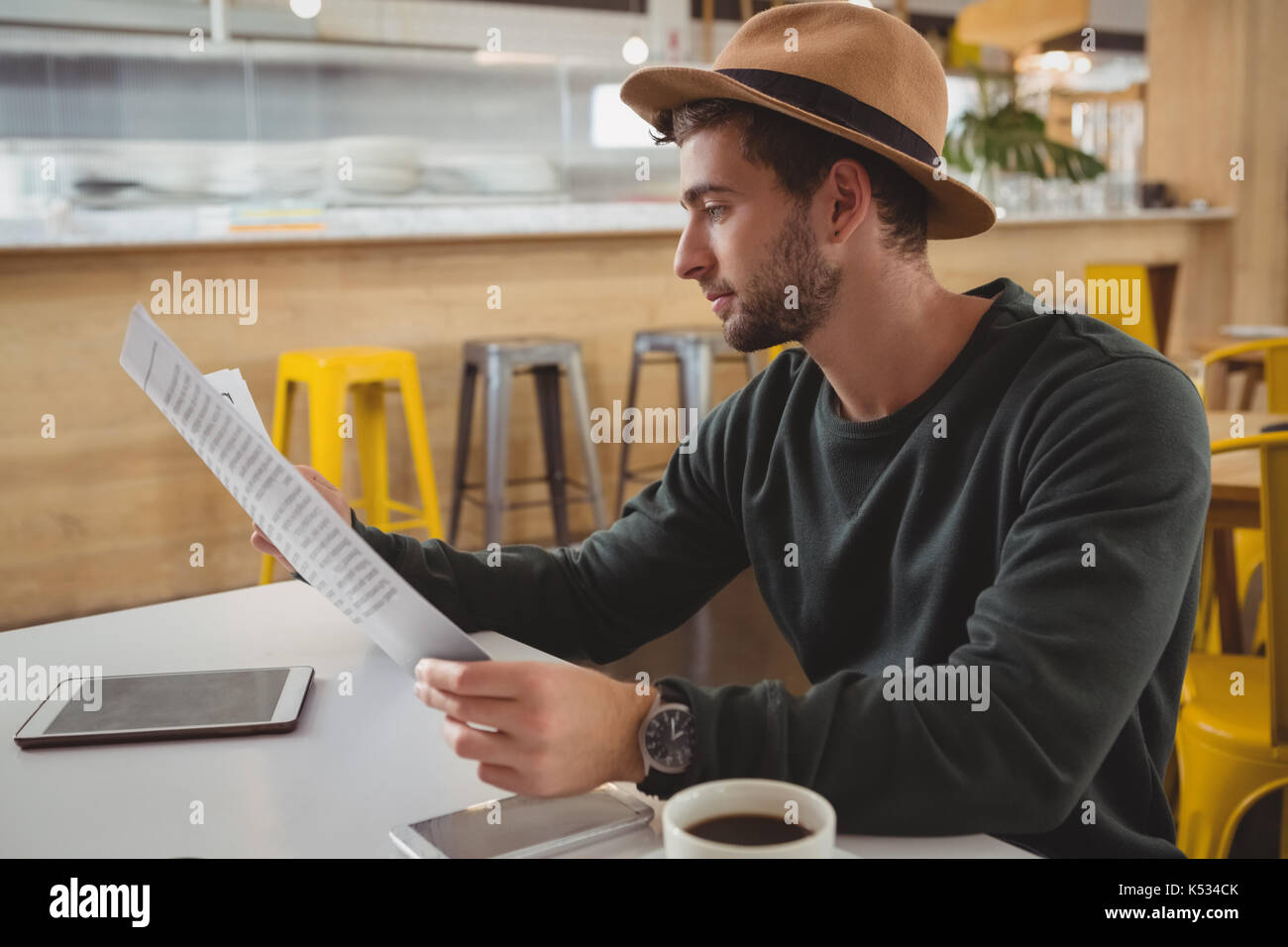 Man reading menu cafe hi-res stock photography and images - Alamy