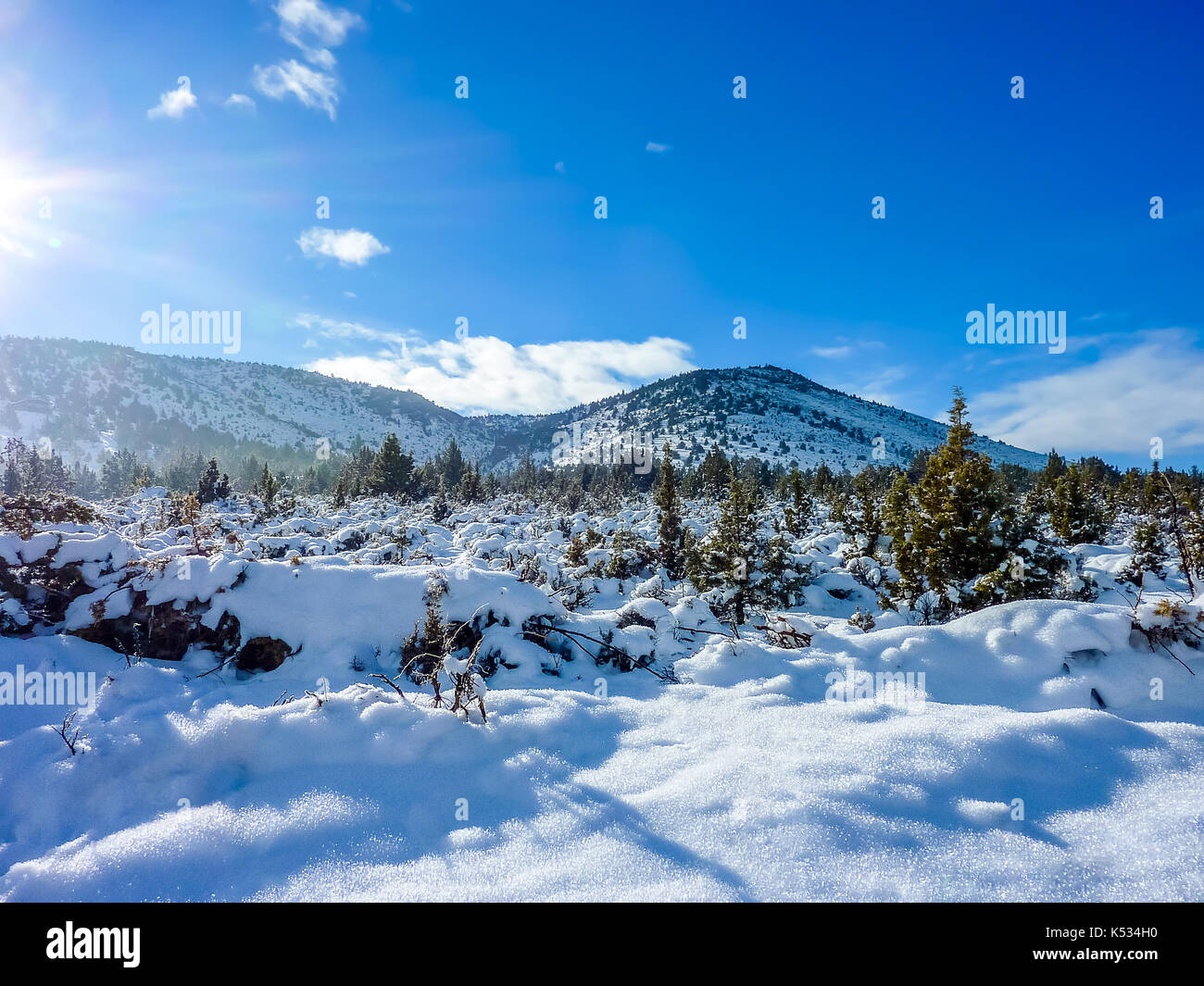 A winter morning in the high desert of Central Oregon, Oregon, U.S.A ...