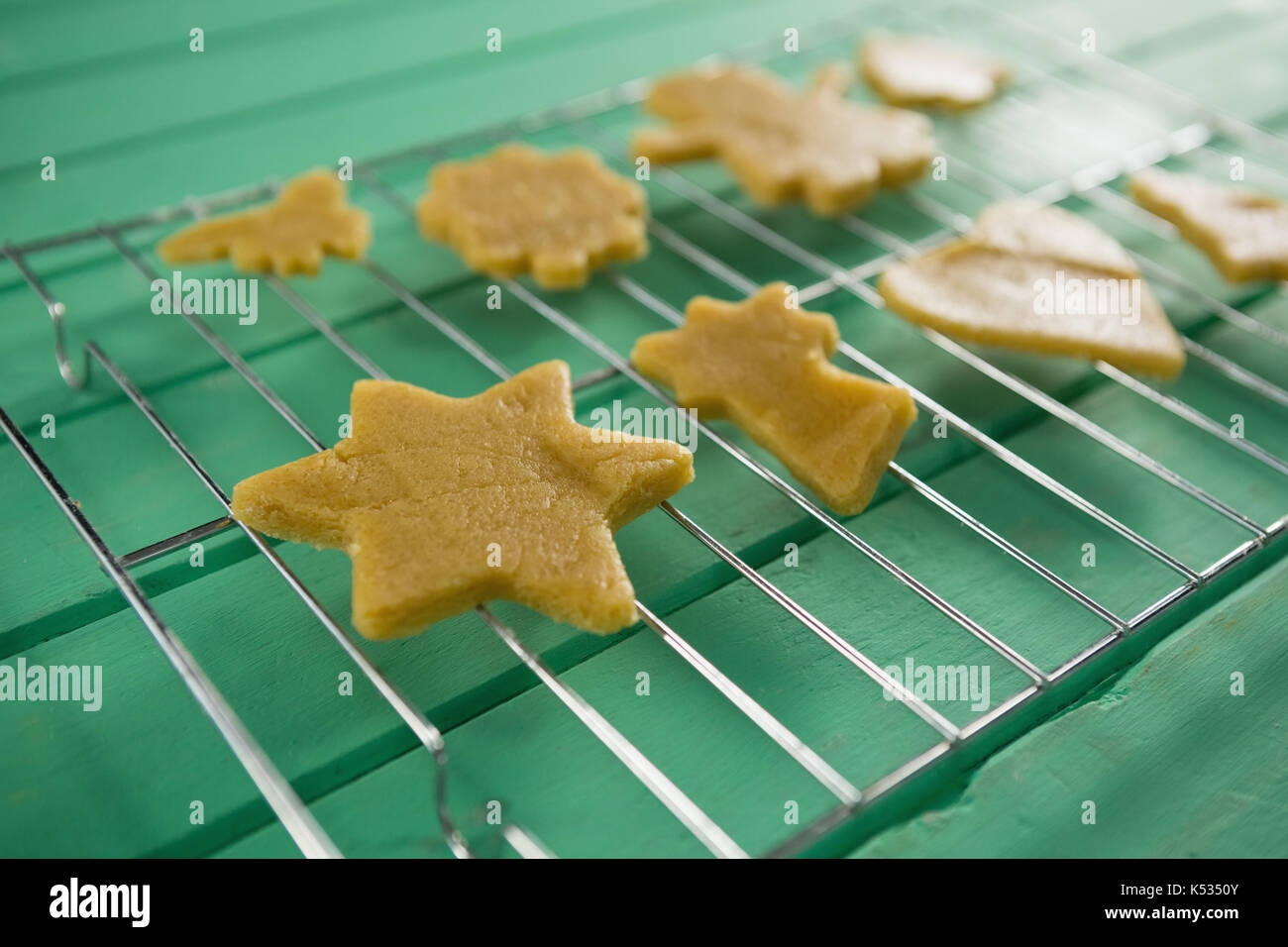 Close up of cookies on cooling rack at wooden table Stock Photo - Alamy