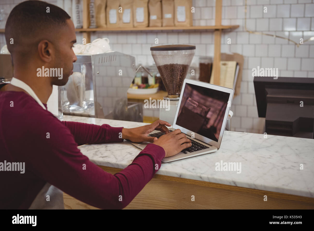 Small business owner laptop screen hi-res stock photography and images ...