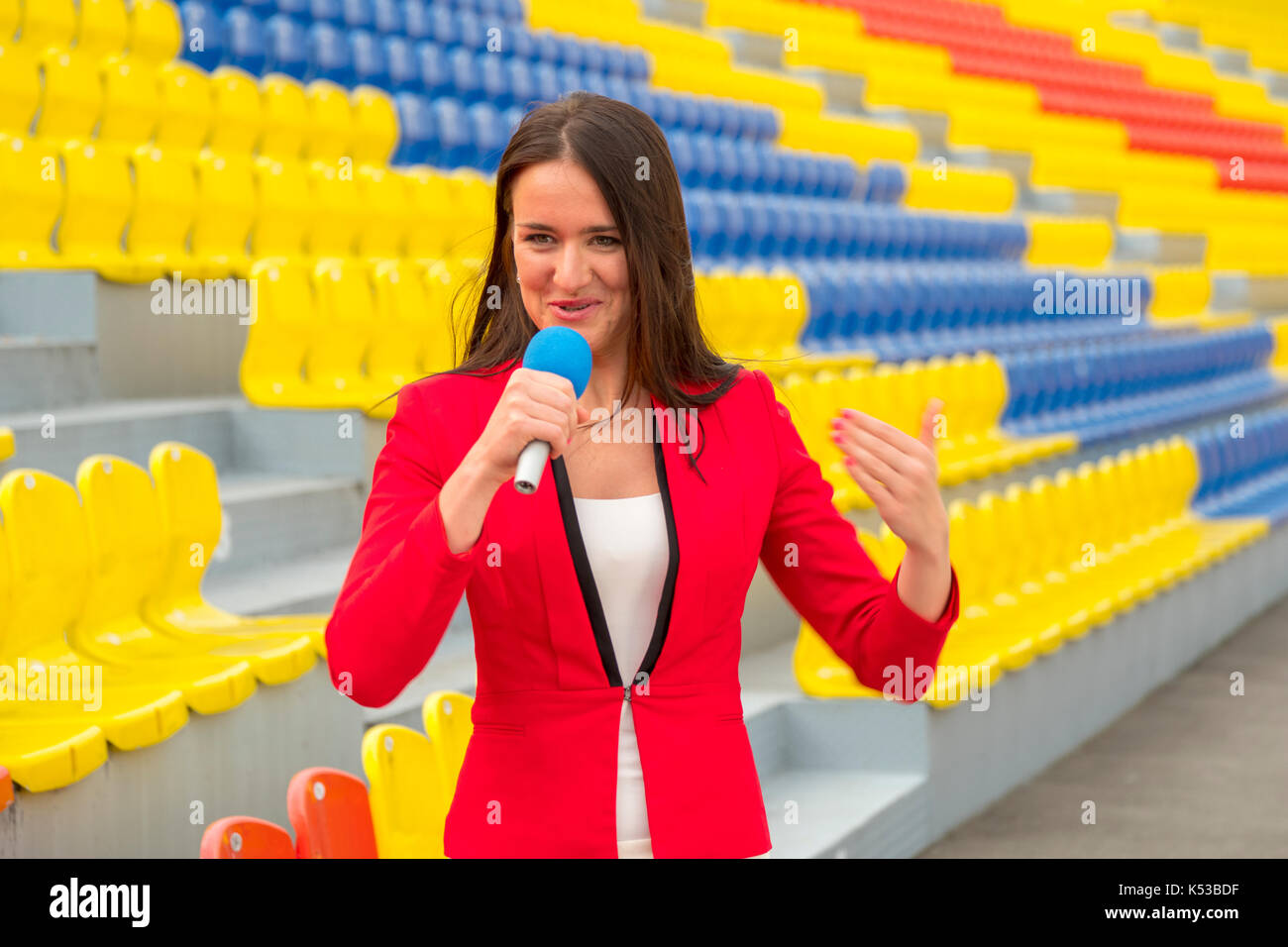 Tv field reporting hi-res stock photography and images - Alamy