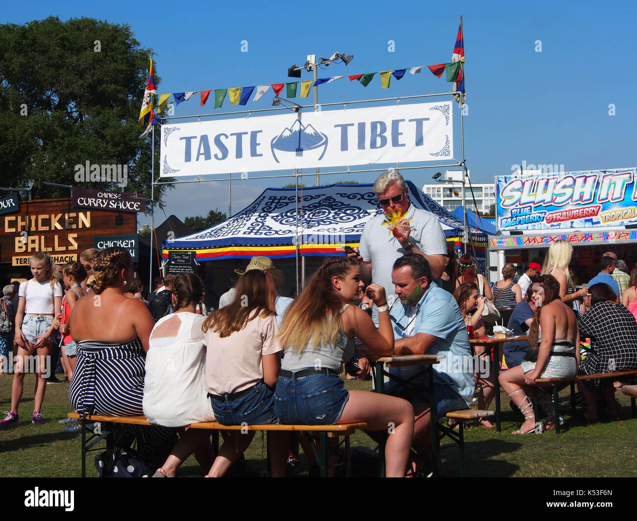 Outdoor festival food stall hi-res stock photography and images - Alamy