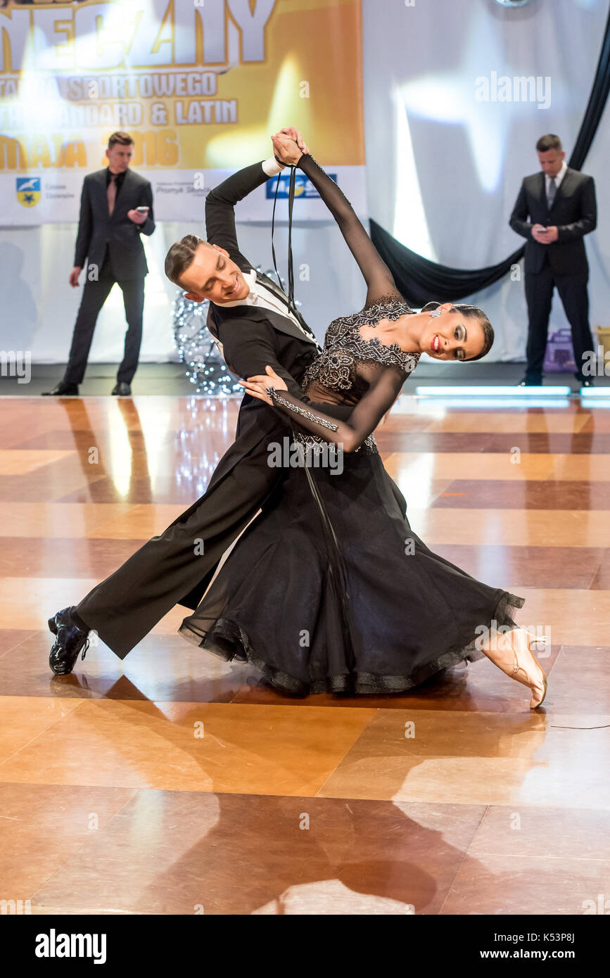 dancers dancing standard dance Stock Photo - Alamy