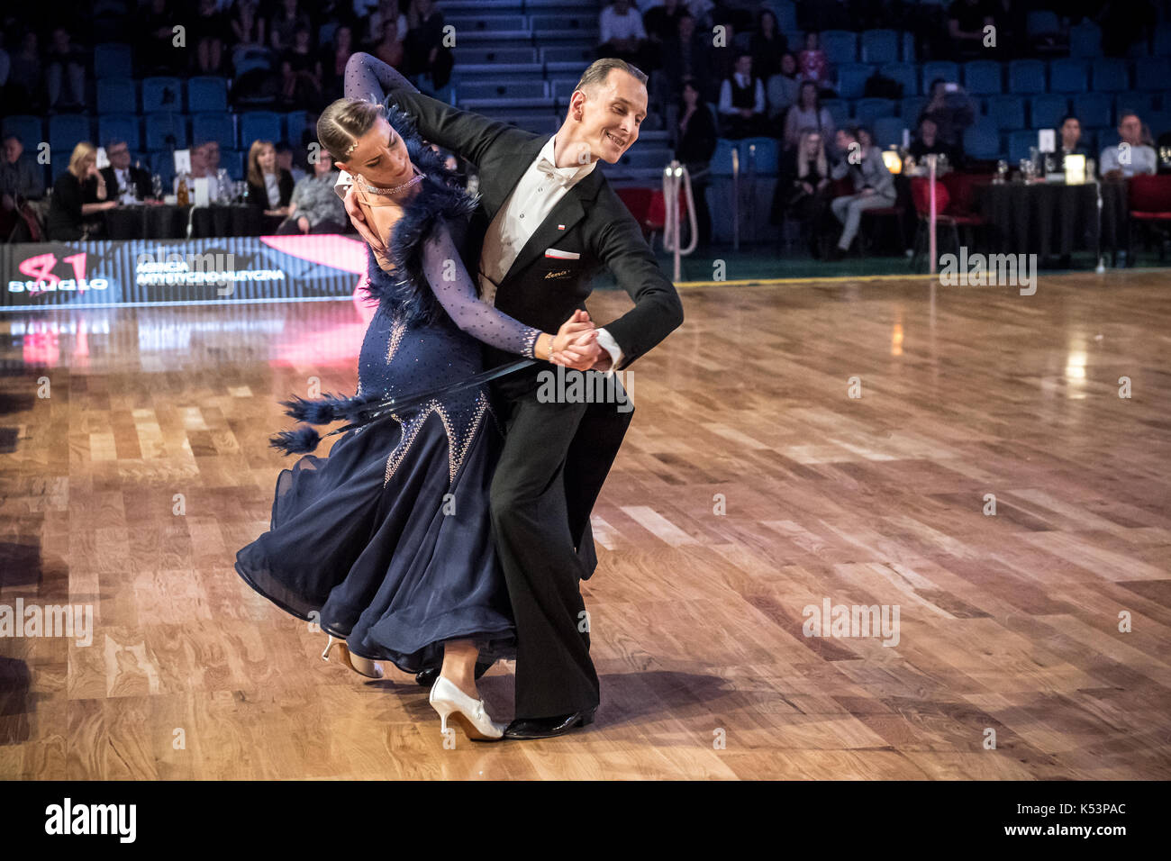 dancers dancing standard dance Stock Photo - Alamy