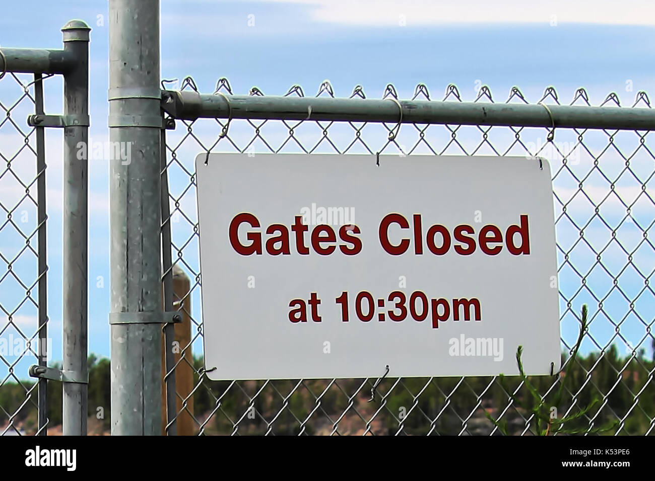 Gate closes hi-res stock photography and images - Alamy