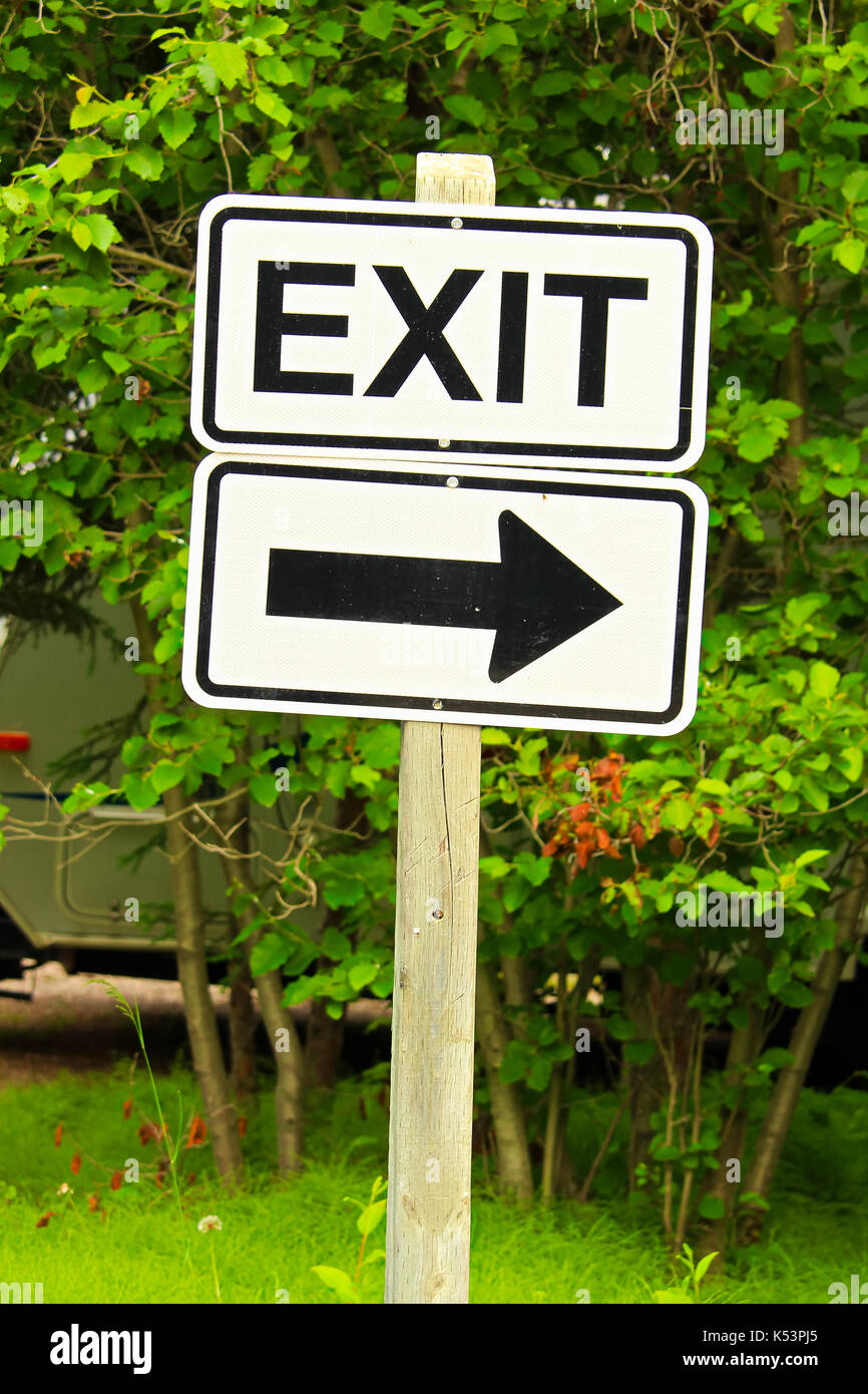 A exit sign with a directional arrow Stock Photo - Alamy