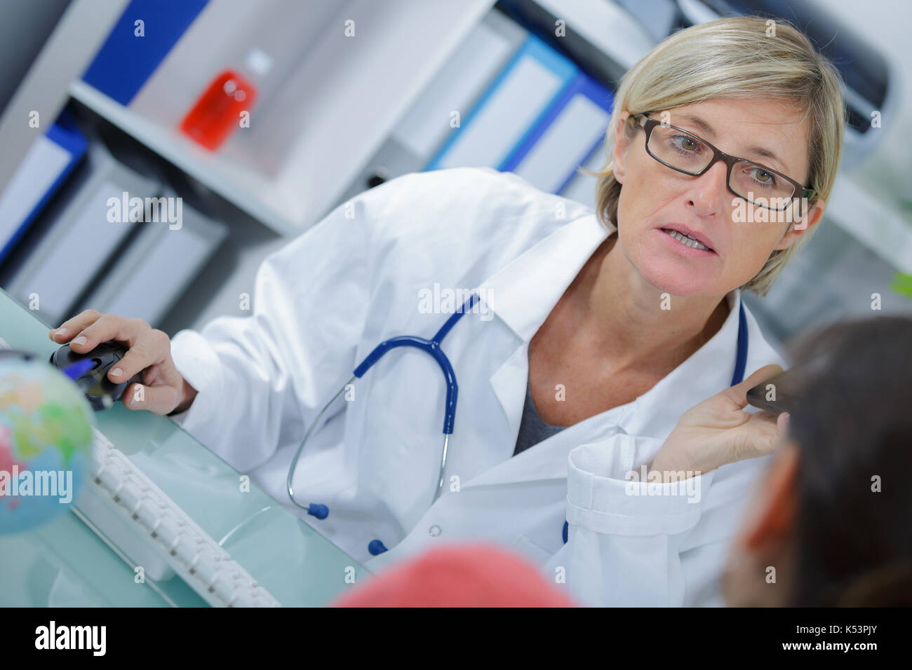 female doctor in conversation with patient in the medical office Stock ...