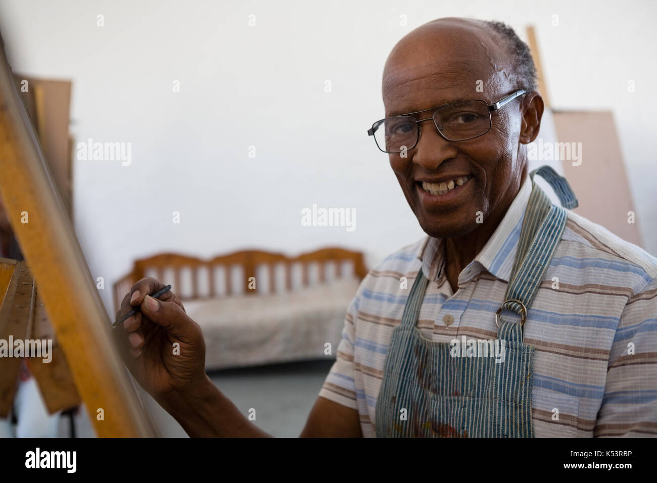 Drawing easel art hi-res stock photography and images - Alamy