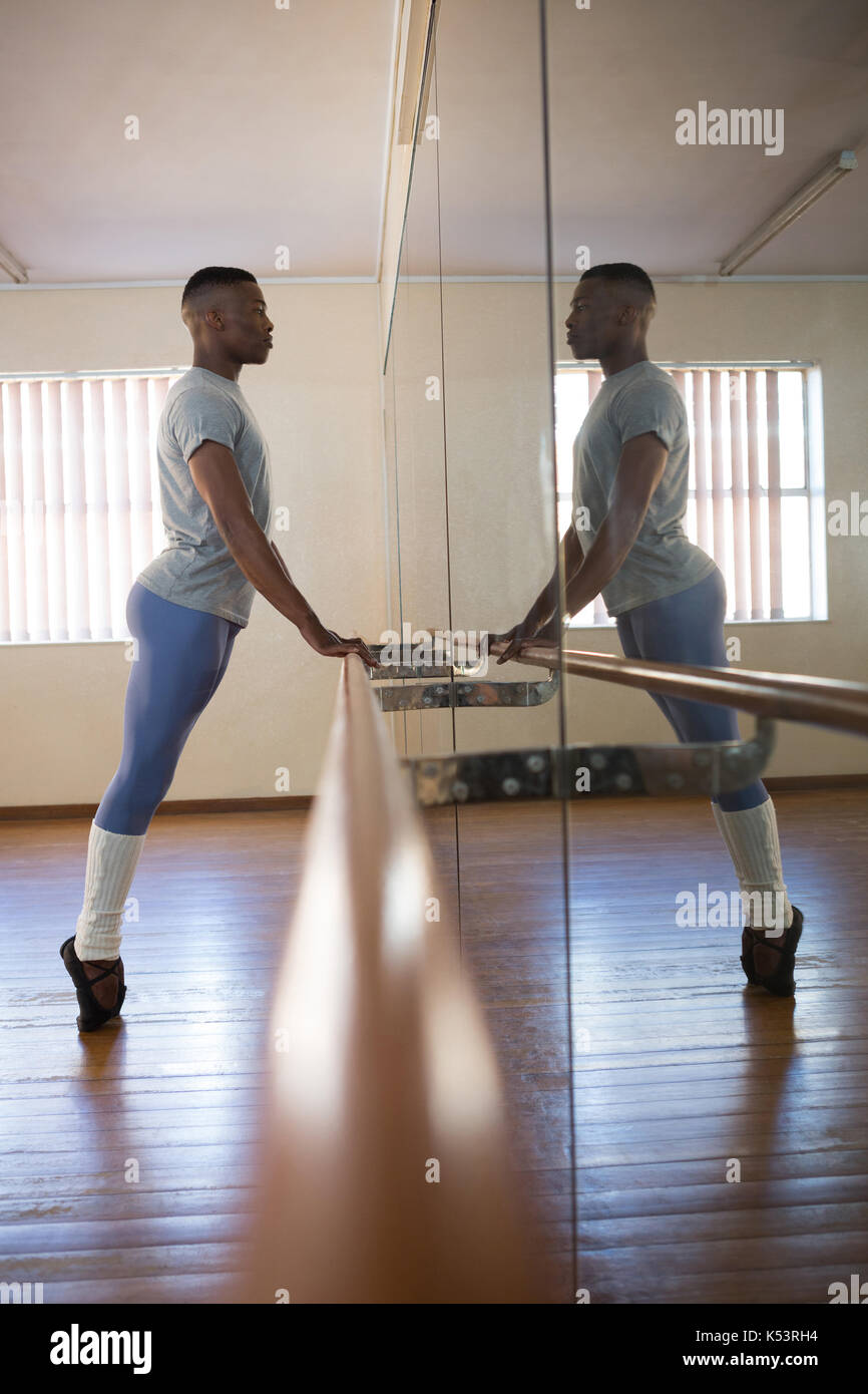 Ballet mirror hi-res stock photography and images - Alamy