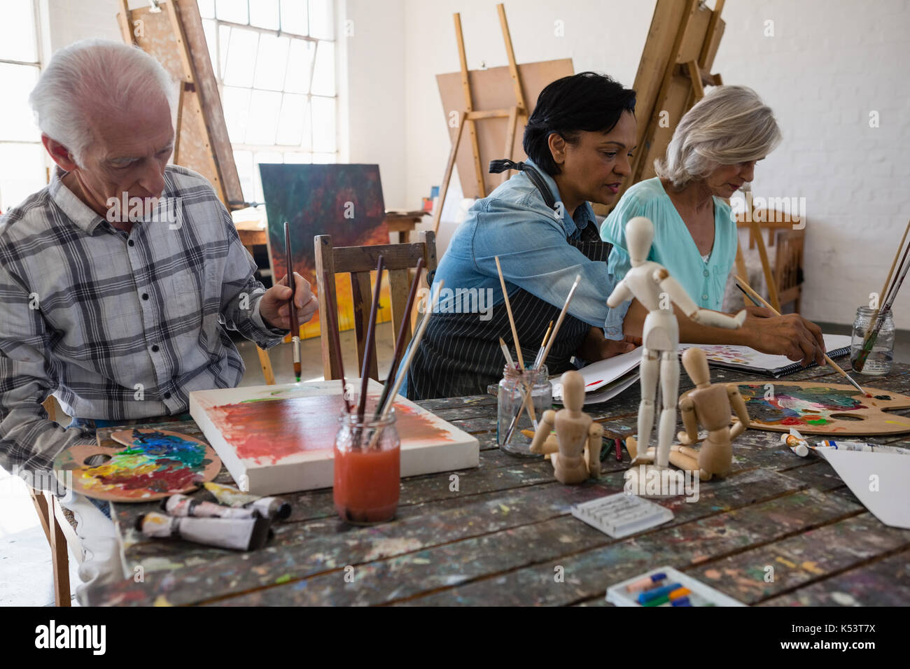 Friends drawing hi-res stock photography and images - Alamy