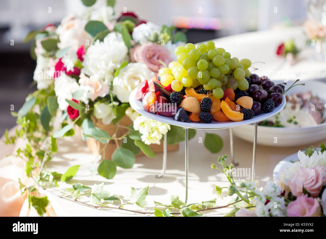 Wedding decor. The flowers in the restaurant, table setting Stock Photo ...