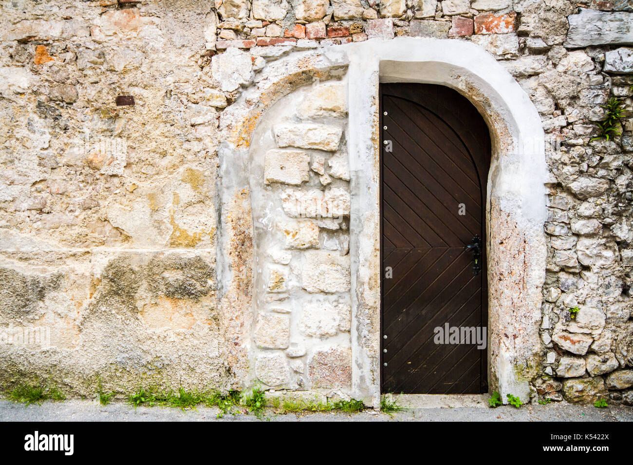Entrance to old building Stock Photo - Alamy