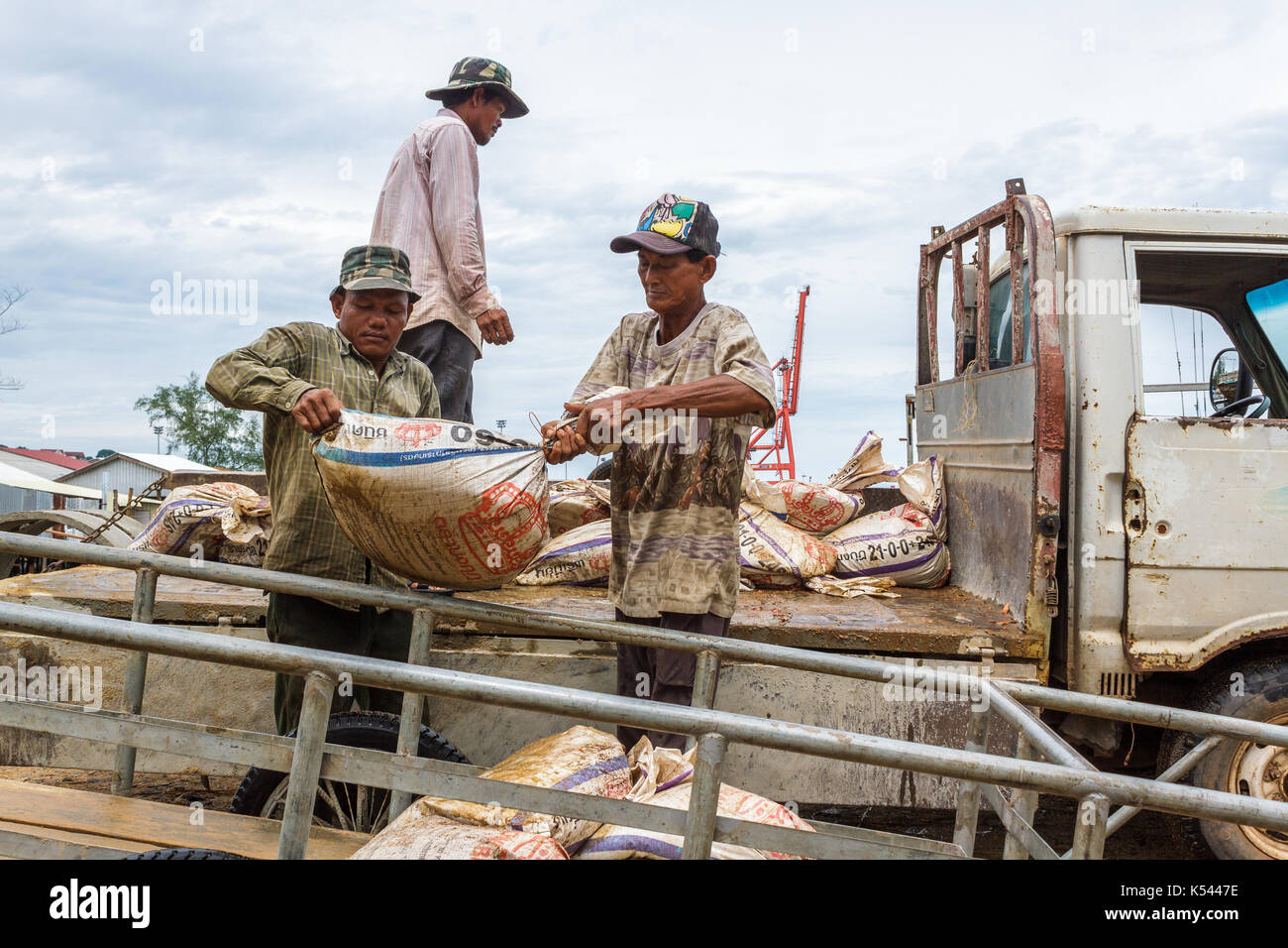 Human laborers hi-res stock photography and images - Alamy