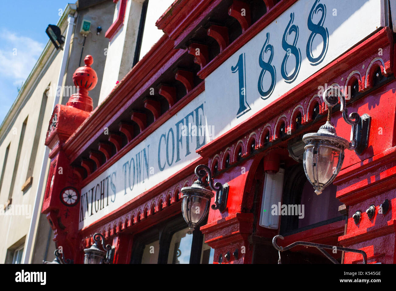 Old fashioned shop front window hi-res stock photography and images - Alamy