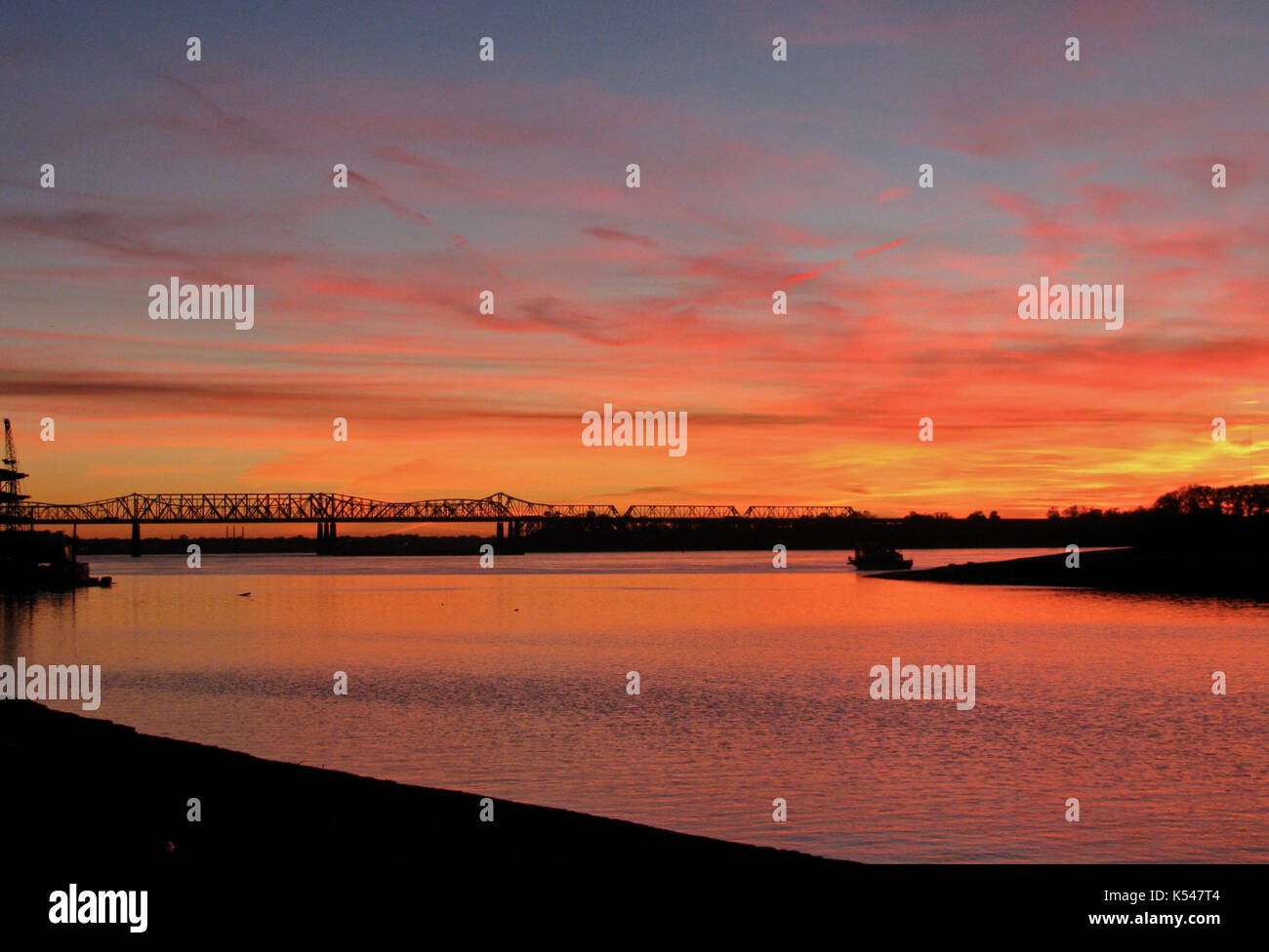 Dusk Over the Mississippi River, Memphis, Tennessee Stock Photo - Alamy