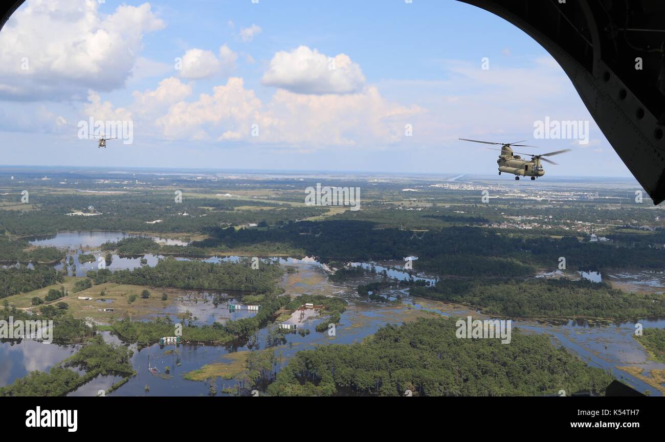 CH-47 Chinook Helicopters Flying Above Eastern Houston Stock Photo - Alamy