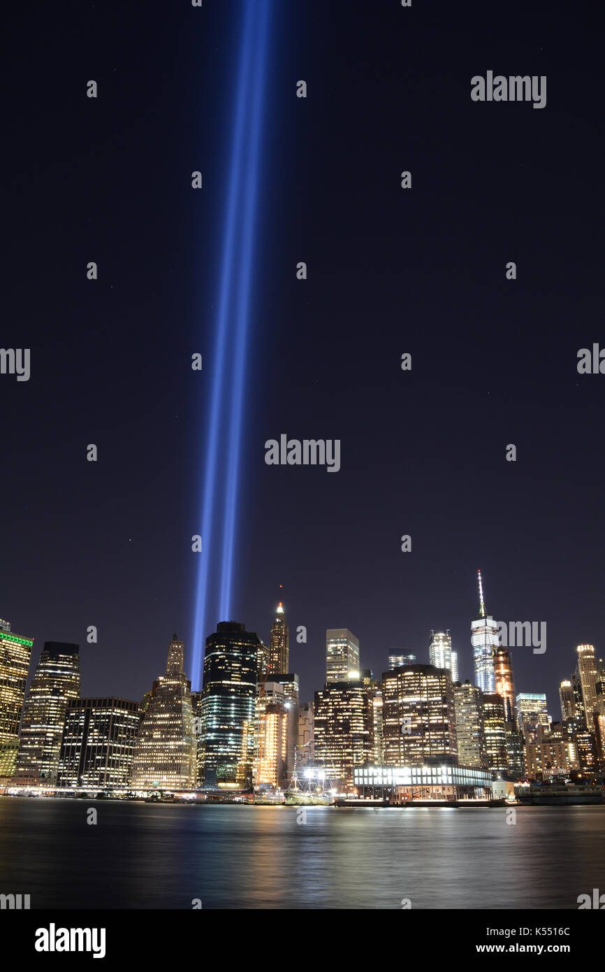 911 memorial light beams hi-res stock photography and images - Alamy