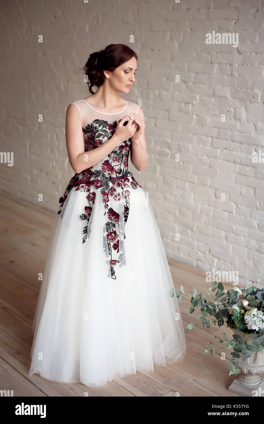 Medium length model hi-res stock photography and images - Alamy