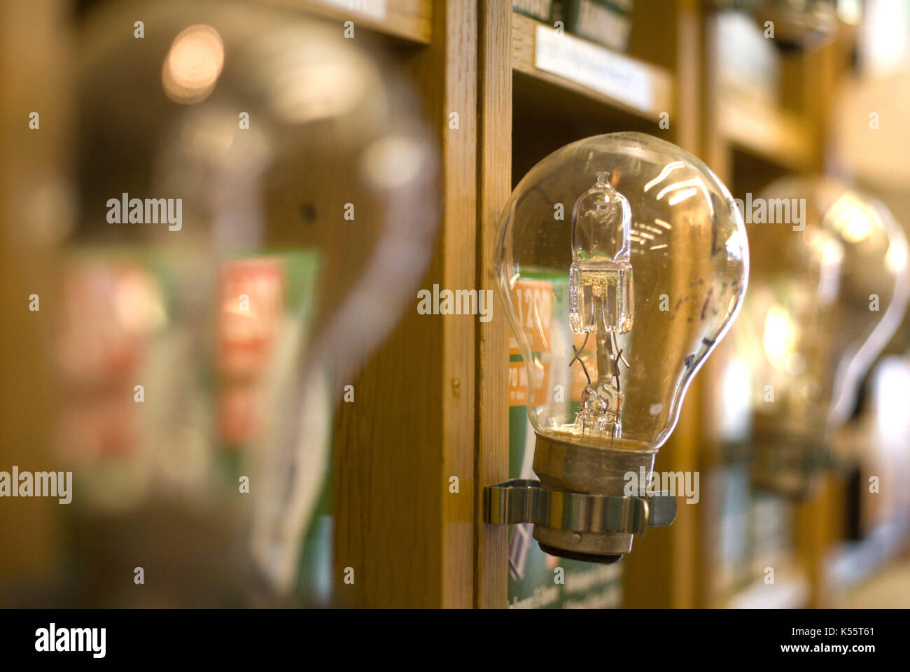 Incandescent lightbulbs hi-res stock photography and images - Alamy