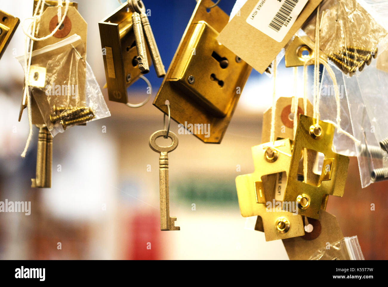 Close shop steel lock hi-res stock photography and images - Alamy