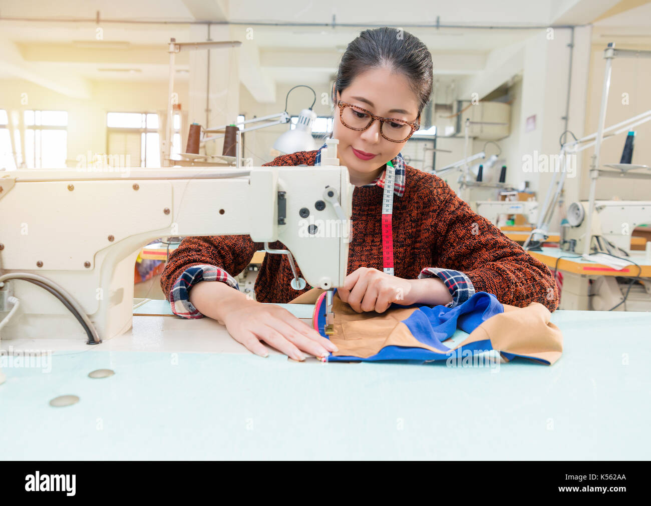 Chinese worker sewing machine hi-res stock photography and images - Alamy