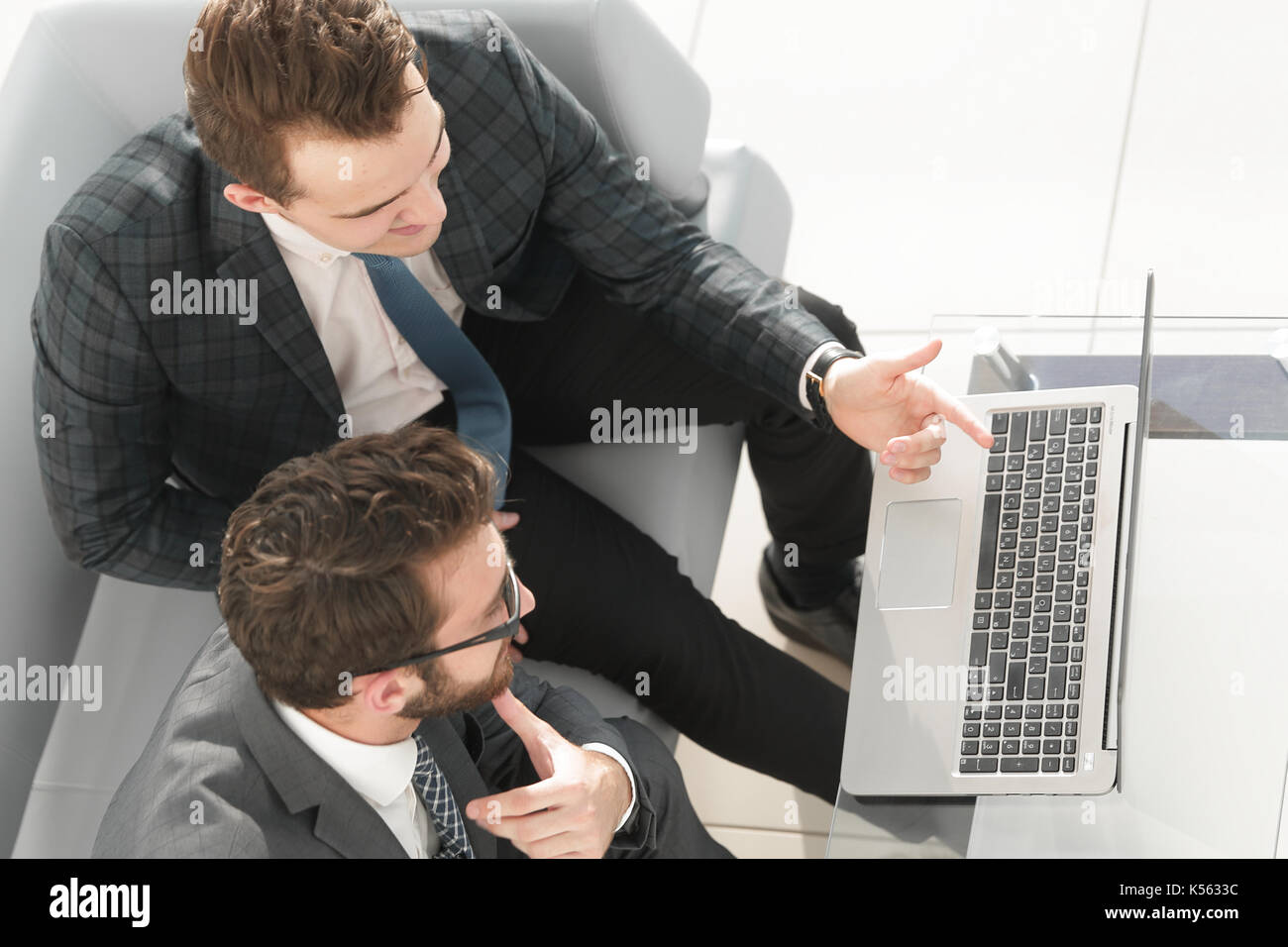 employees working with a laptop Stock Photo - Alamy
