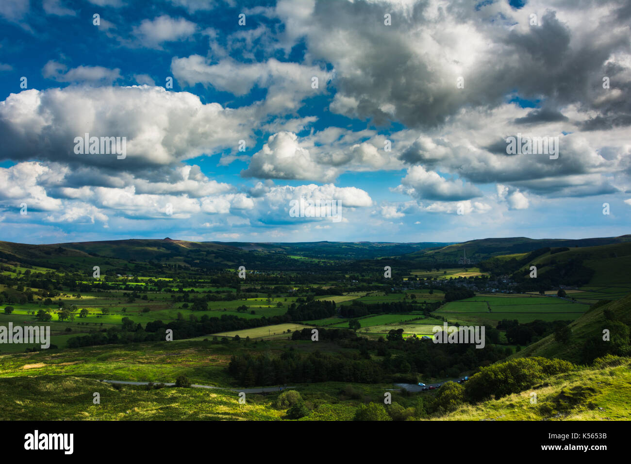 Mountains and hills of the peak district hi-res stock photography and ...