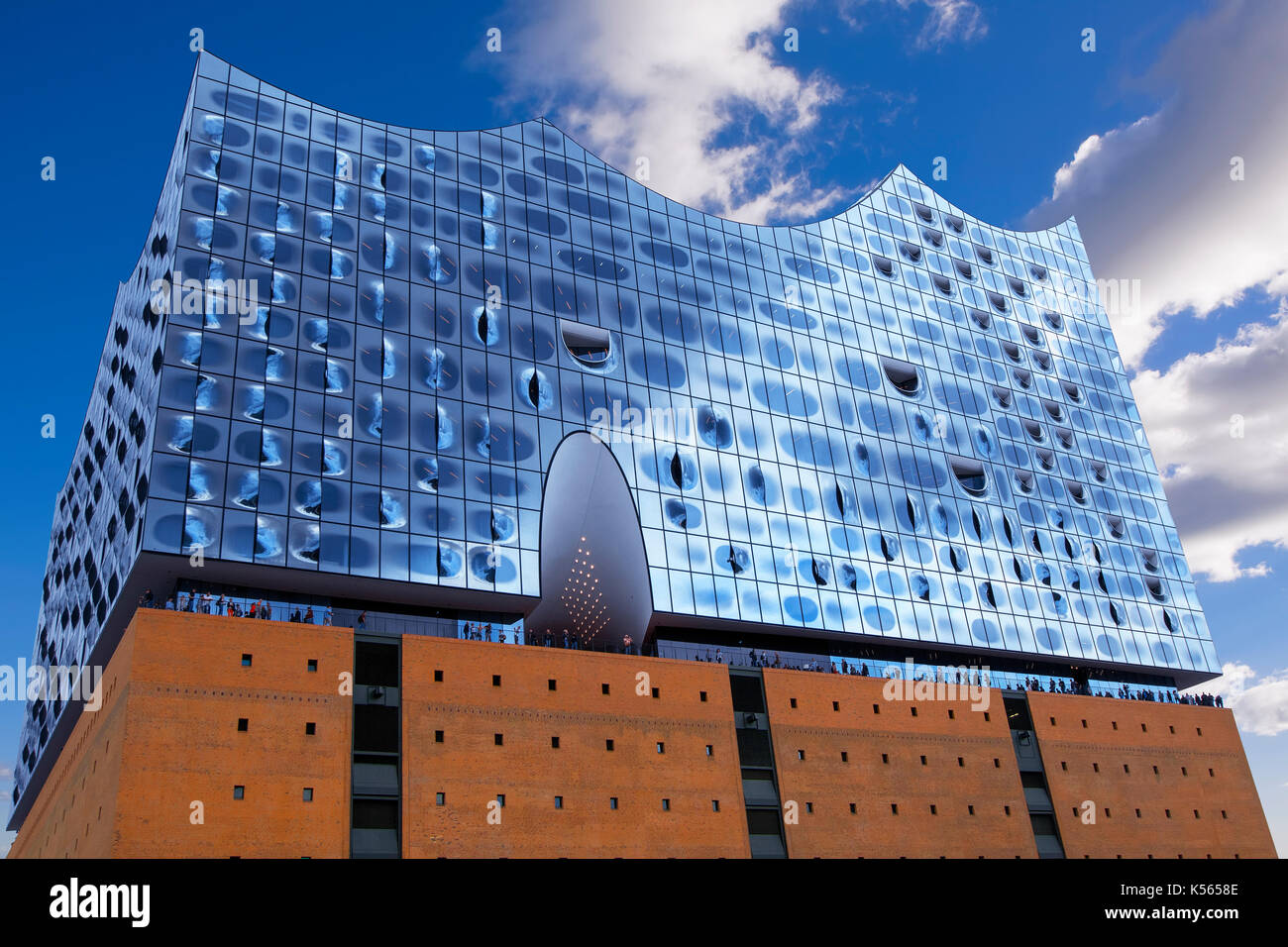 Opera house hamburg hi-res stock photography and images - Alamy