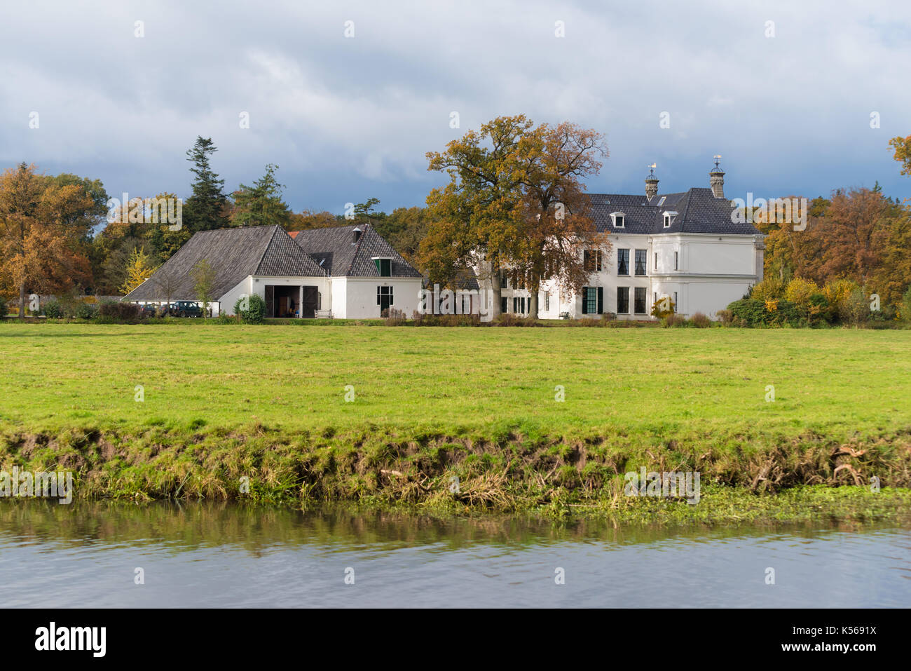 DENEKAMP, NETHERLANDS - NOVEMBER 2, 2016: Singraven mansion with ...