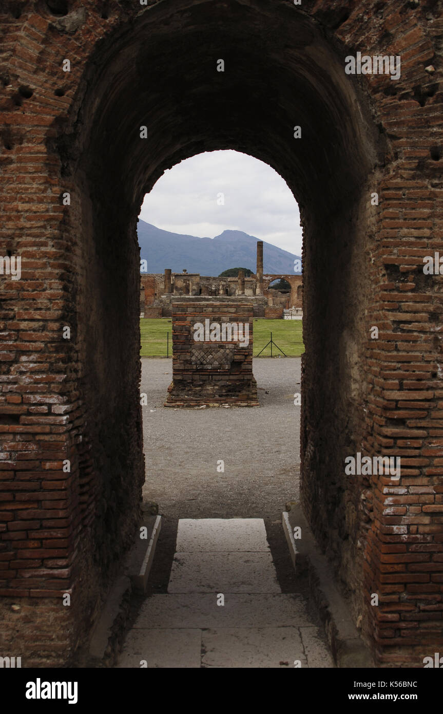 Destruction of pompeii hi-res stock photography and images - Alamy