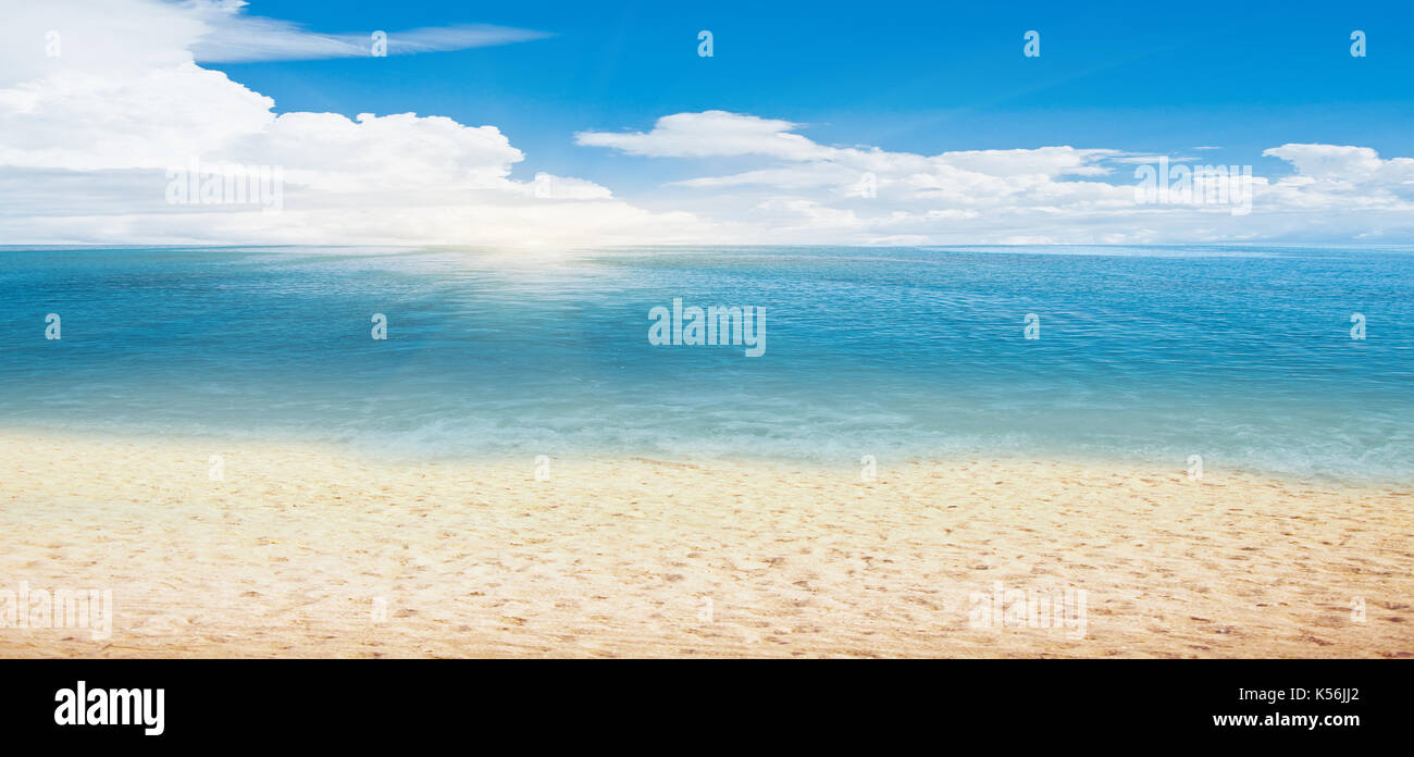 Beach and ocean Stock Photo - Alamy