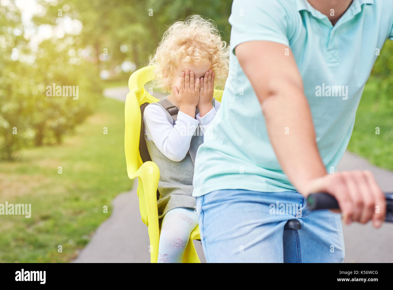 Child scared parent hi-res stock photography and images - Alamy