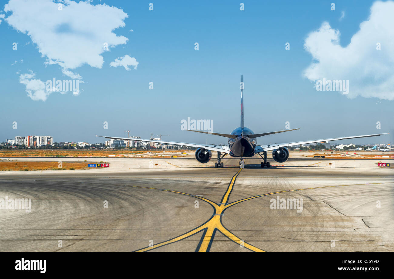 Plane before take off hi-res stock photography and images - Alamy