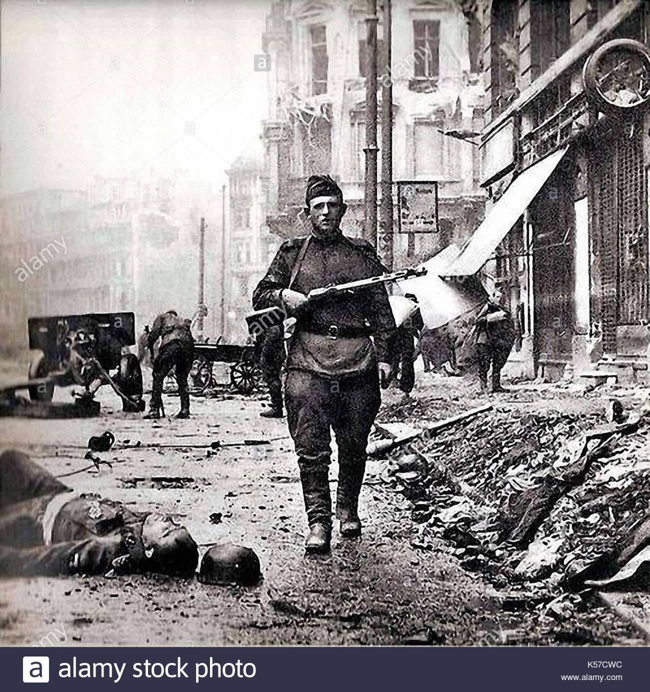 Berlin Ruins 1945 Stock Photos & Berlin Ruins 1945 Stock Images - Alamy