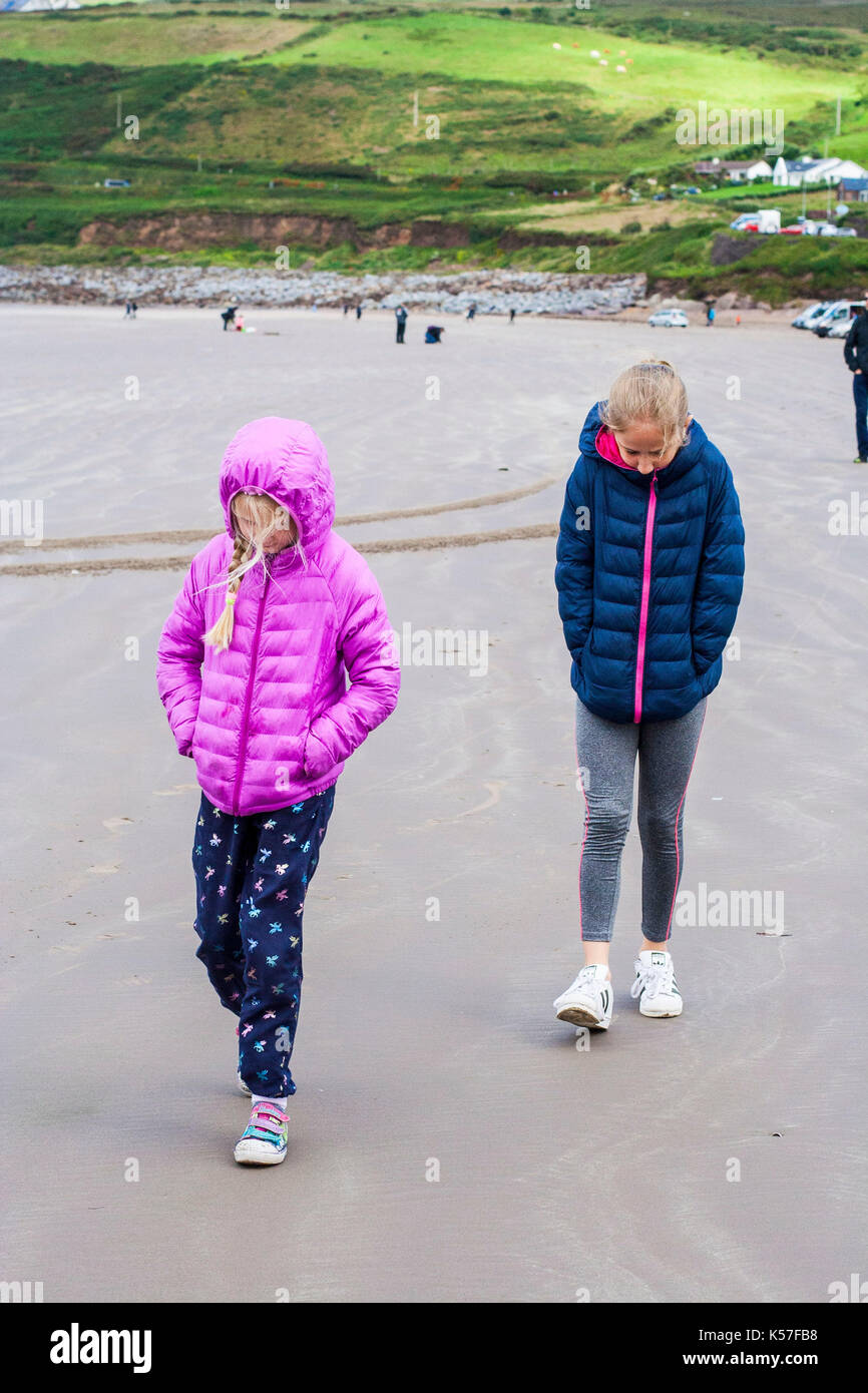 Walking head down hi-res stock photography and images - Alamy