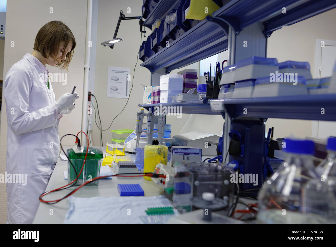 High throughput technology hi-res stock photography and images - Alamy