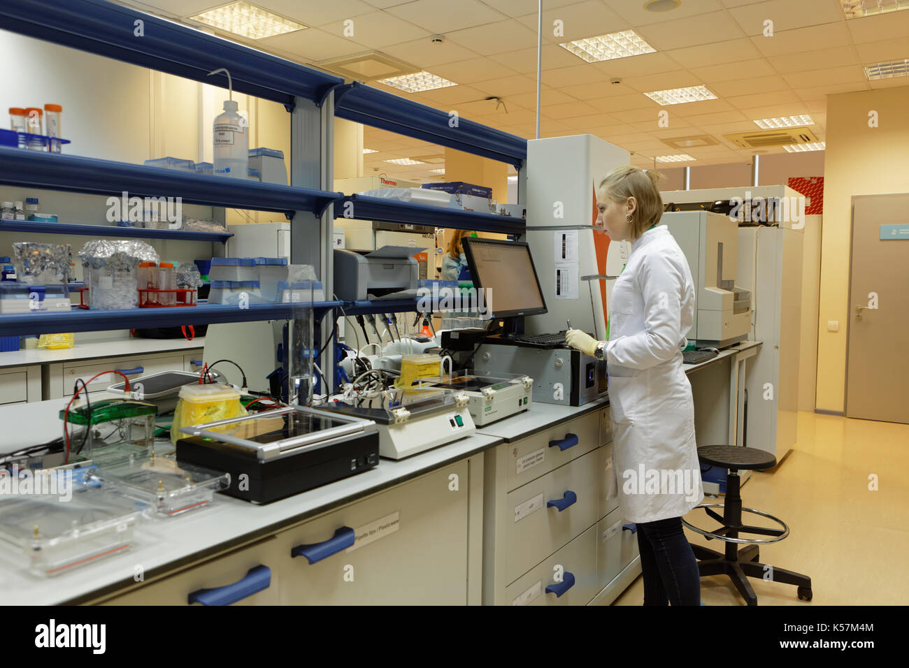 Genetics lab hi-res stock photography and images - Alamy