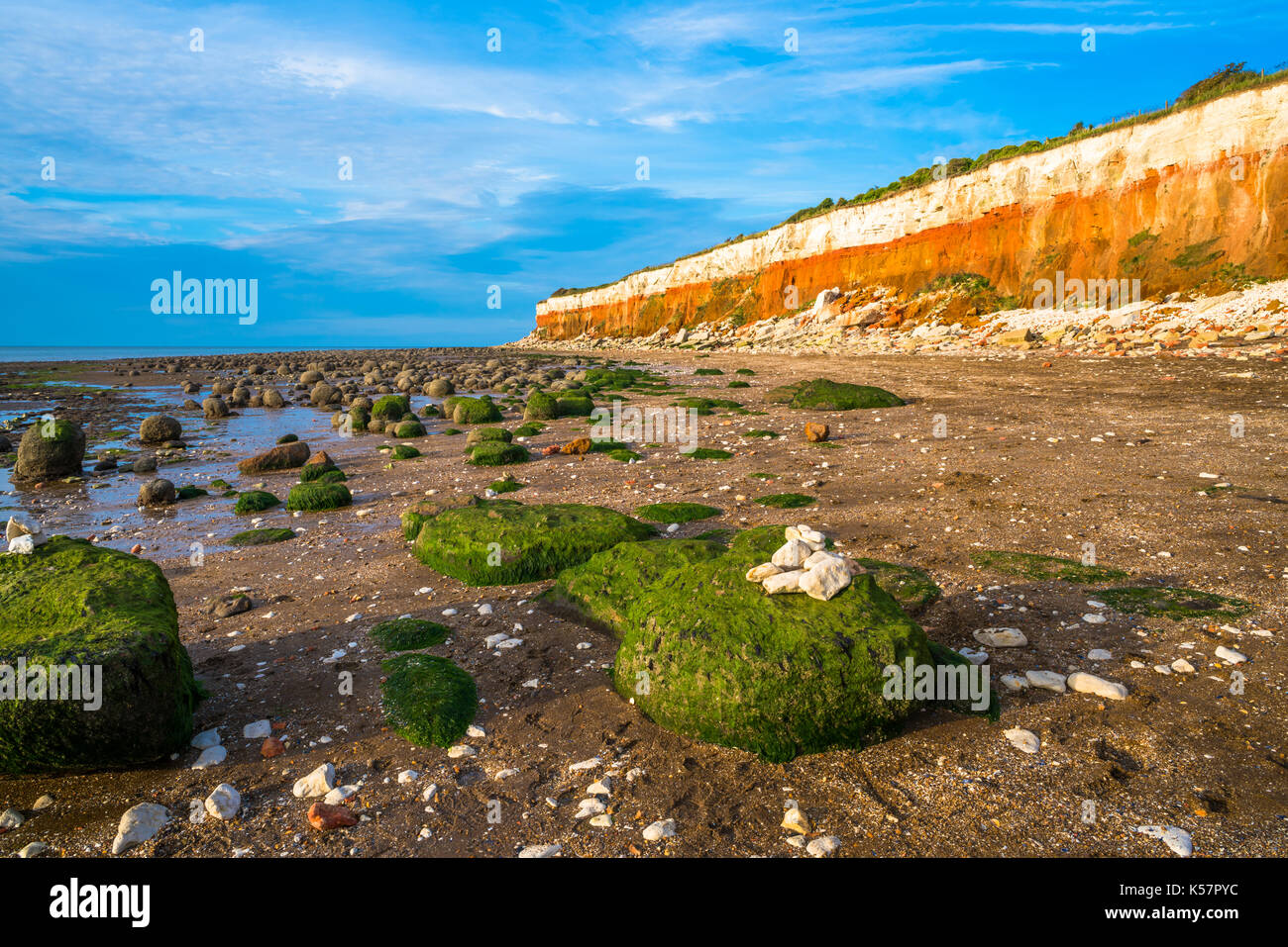 View of the beach with chalk and brownstone cliffs in Hunstanton ...