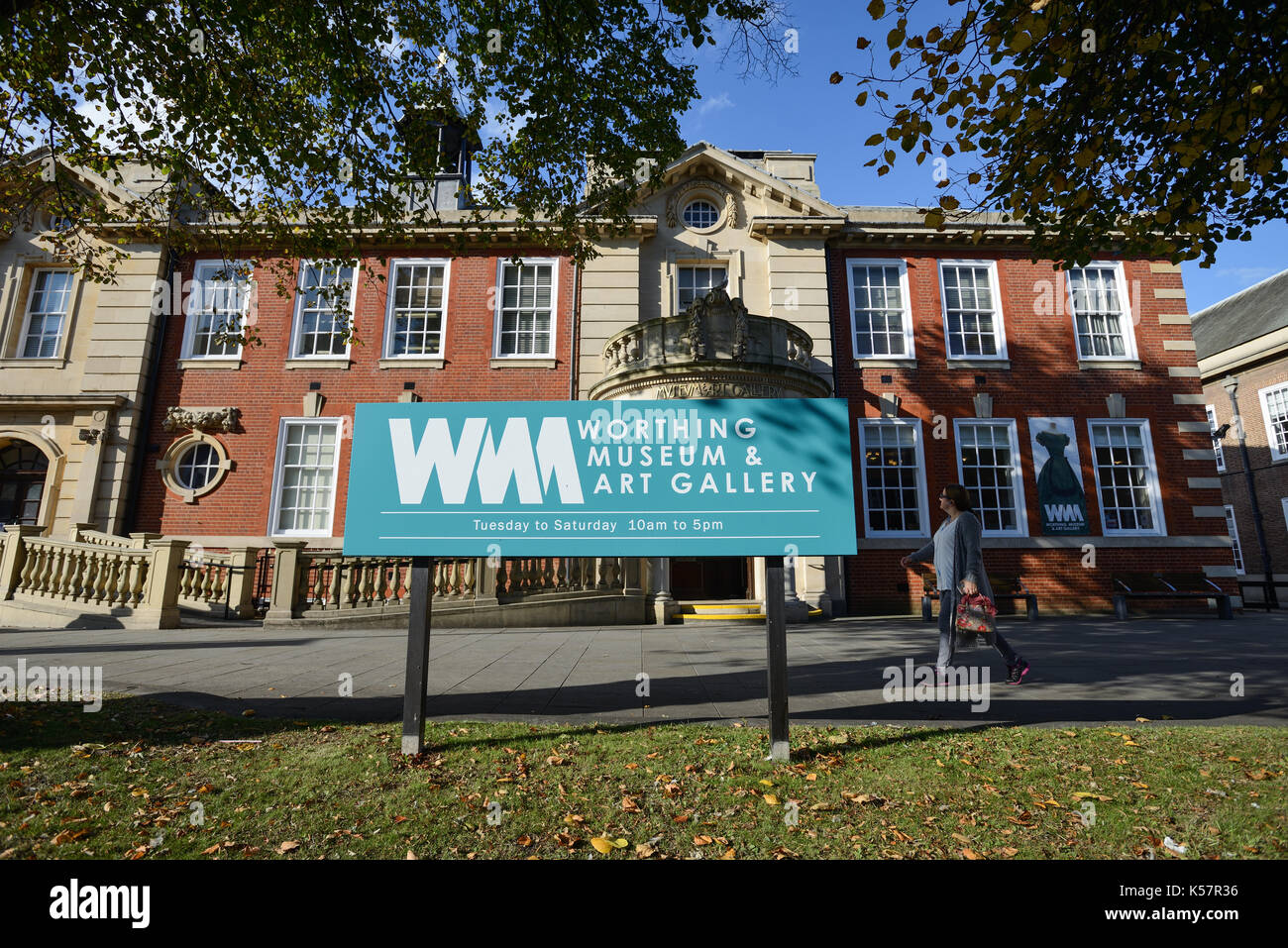 Worthing museum and art gallery hi-res stock photography and images - Alamy
