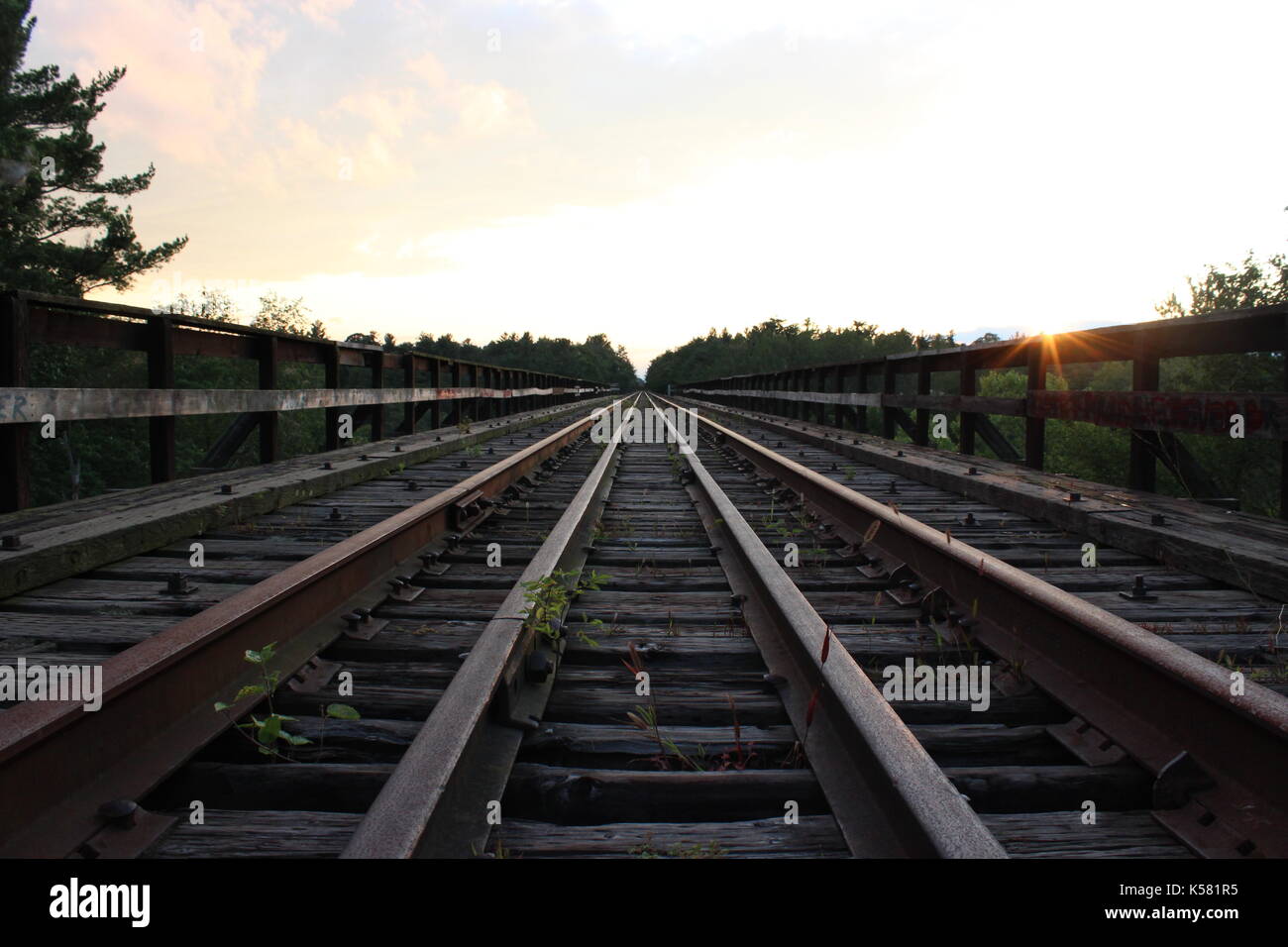 Empty train lines hi-res stock photography and images - Alamy