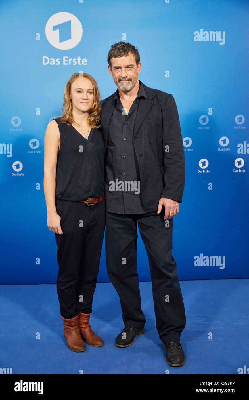 Hamburg, Germany. 8th Sep, 2017. The actors Anke Retzlaff and Thomas ...