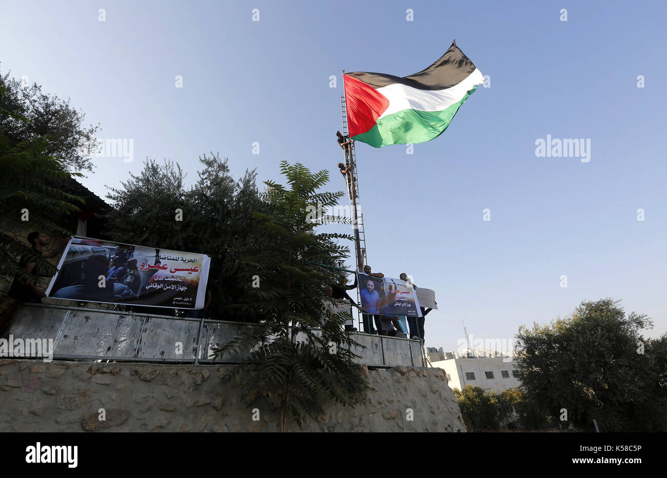 Hebron, West Bank, Palestinian Territory. 8th Sep, 2017. Palestinians ...