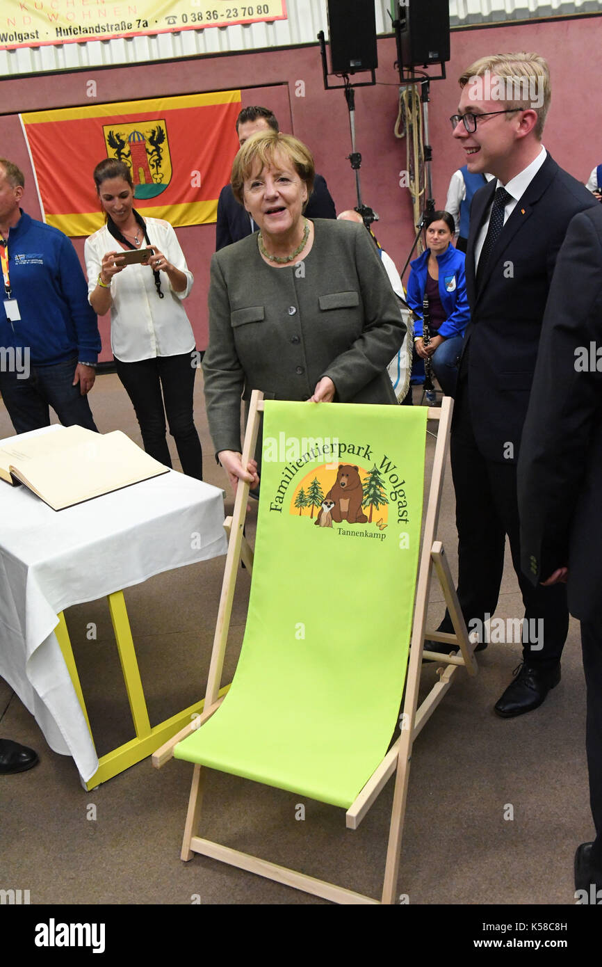 Wolgast, Germany. 08th Sep, 2017. German Chancellor Angela Merkel gets ...