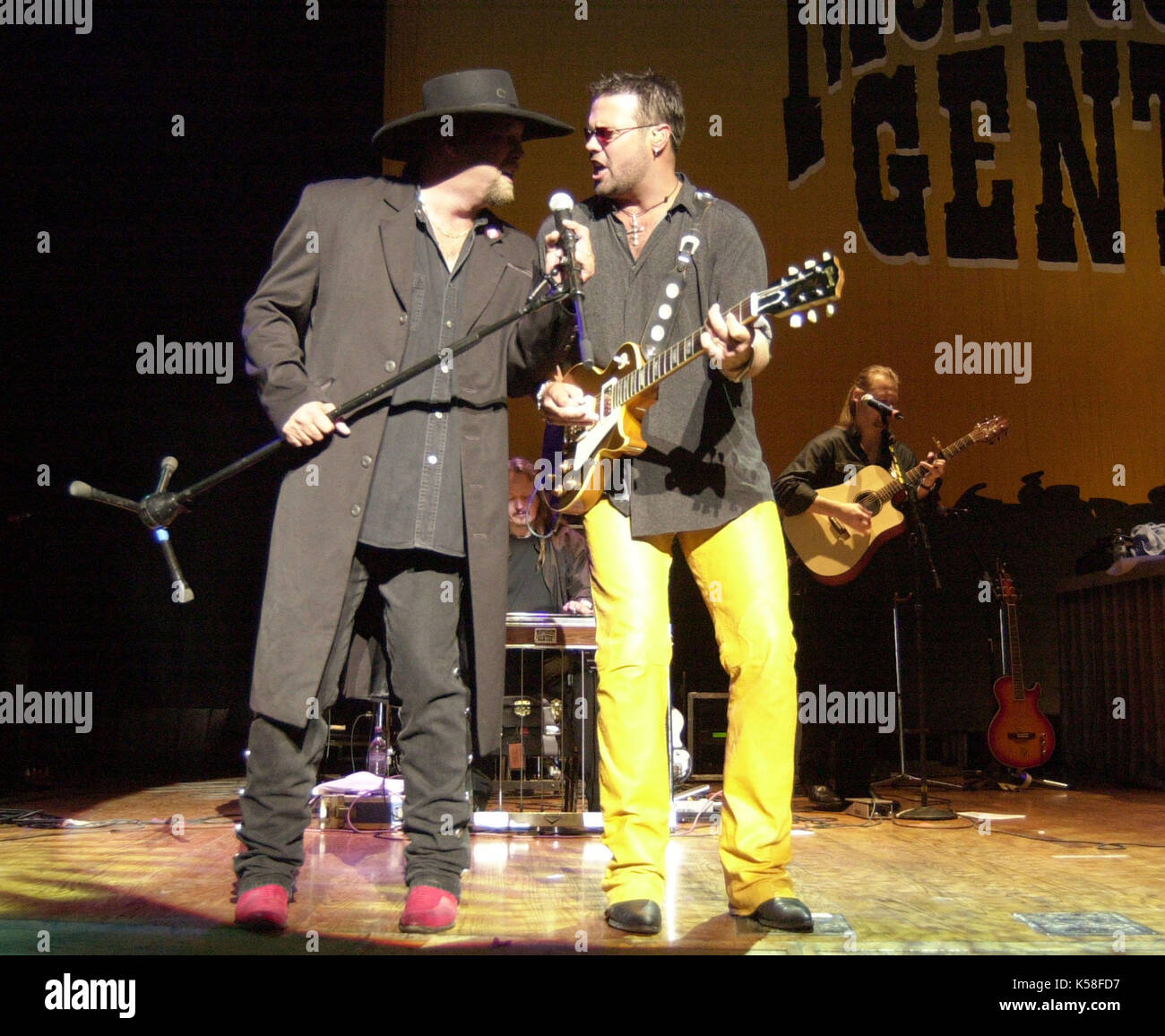 Cleveland, OH, USA. 10th June, 2001. 08 August 2017 - Troy Gentry of ...