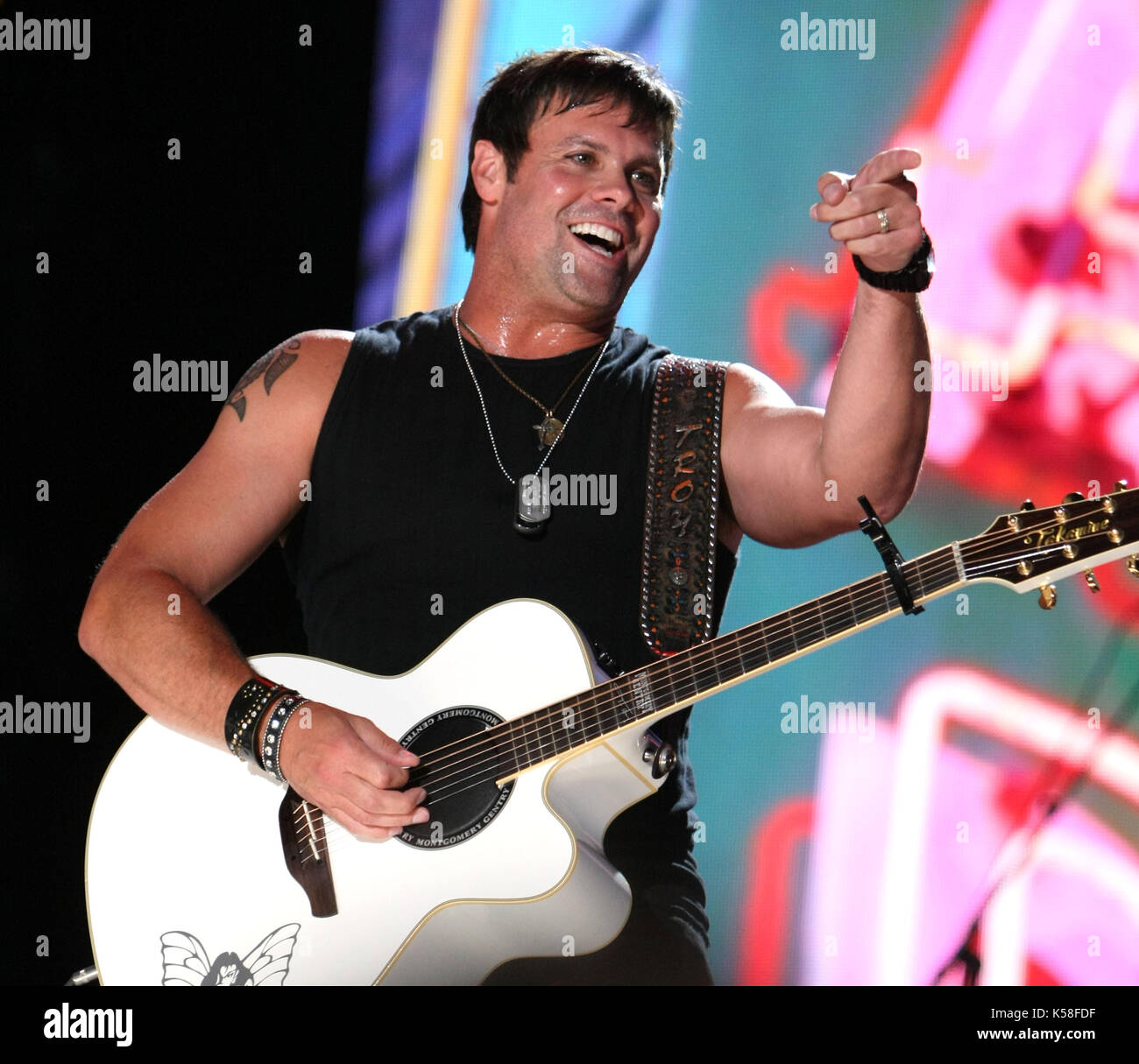 The ultimate country music fan experience vault stage day nashville hi ...