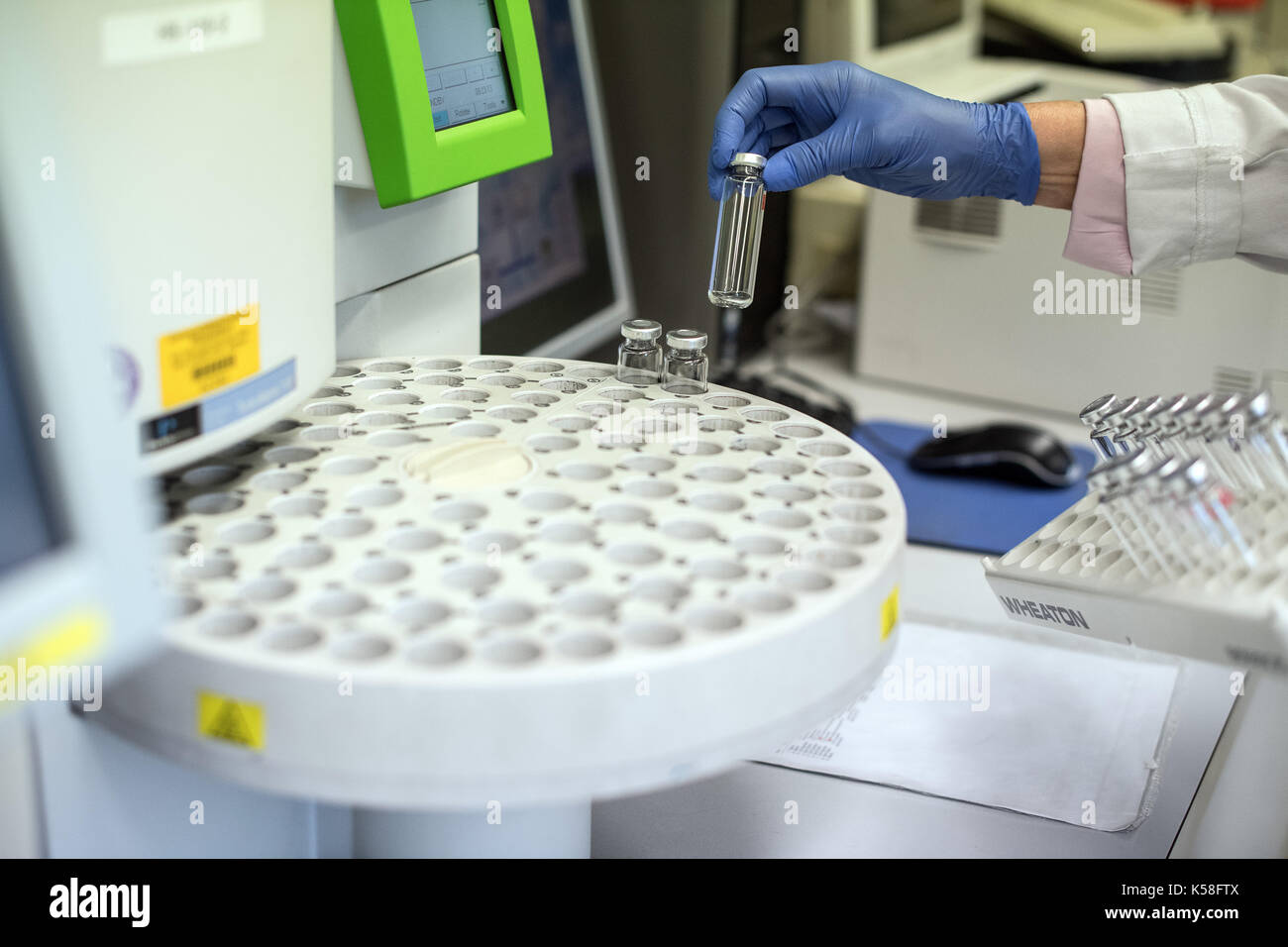 Mass spectrometry forensic hi-res stock photography and images - Alamy