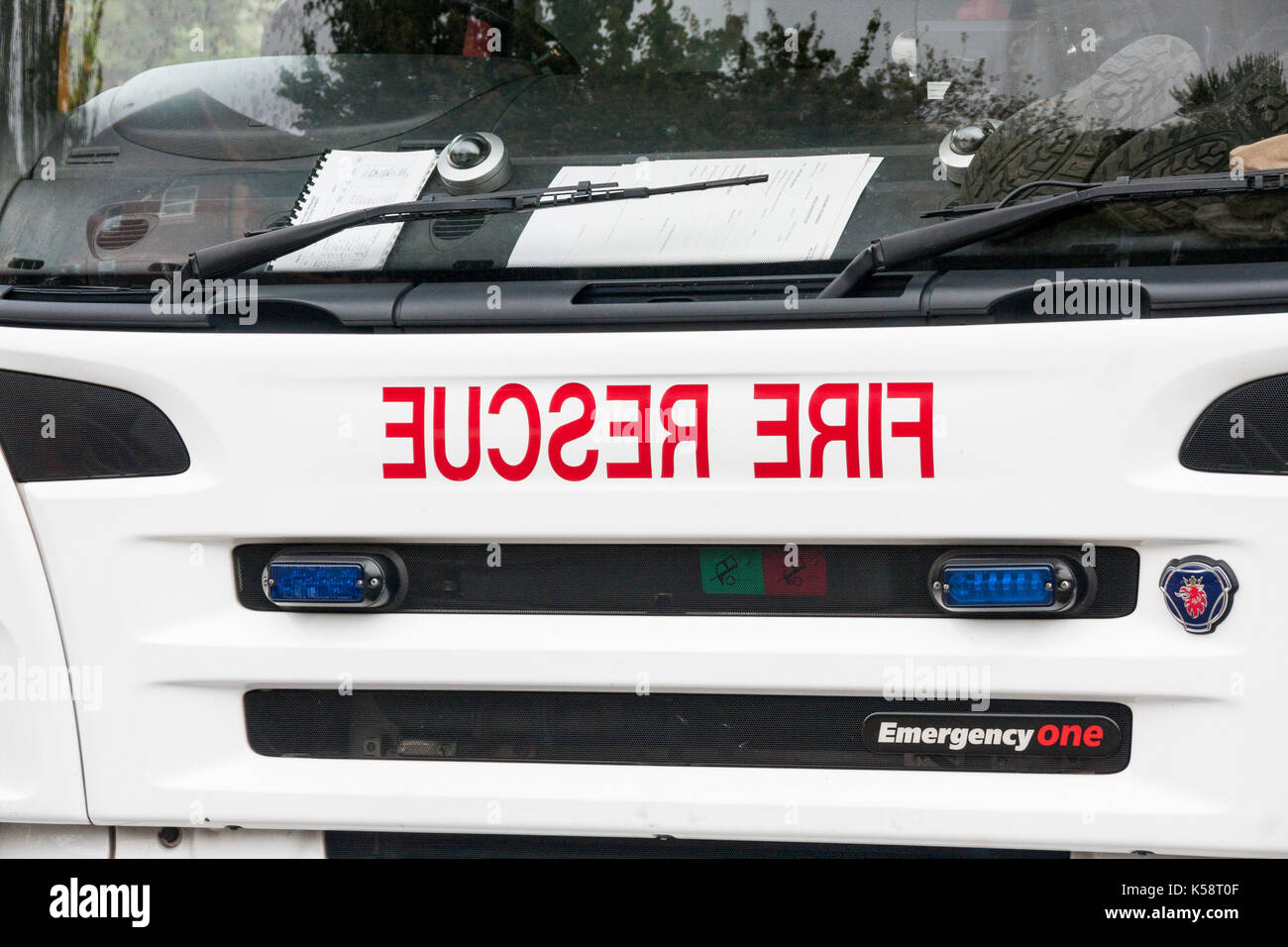 Fire engine uk front hi-res stock photography and images - Alamy