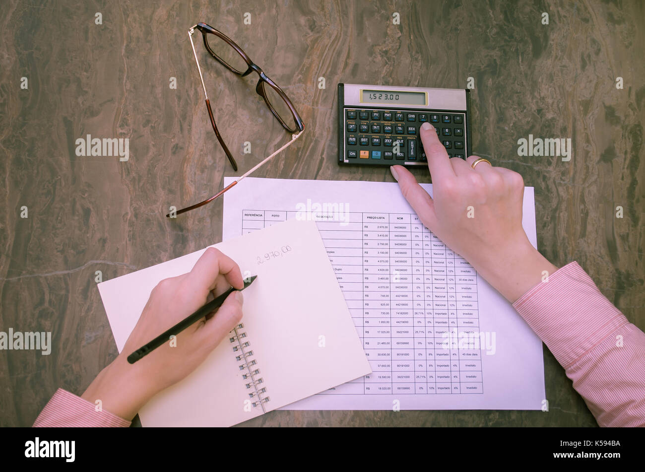 Counting tables hi-res stock photography and images - Alamy