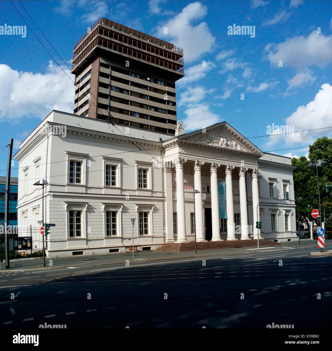 Portikus hi-res stock photography and images - Alamy